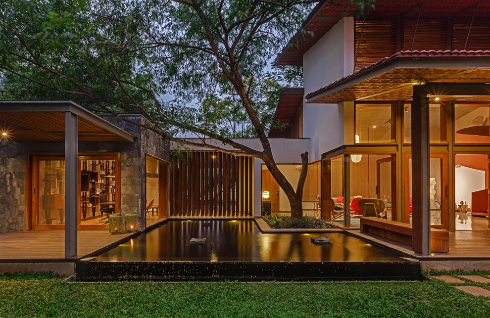 Krishnan House: by Khosla Associates, Bengaluru